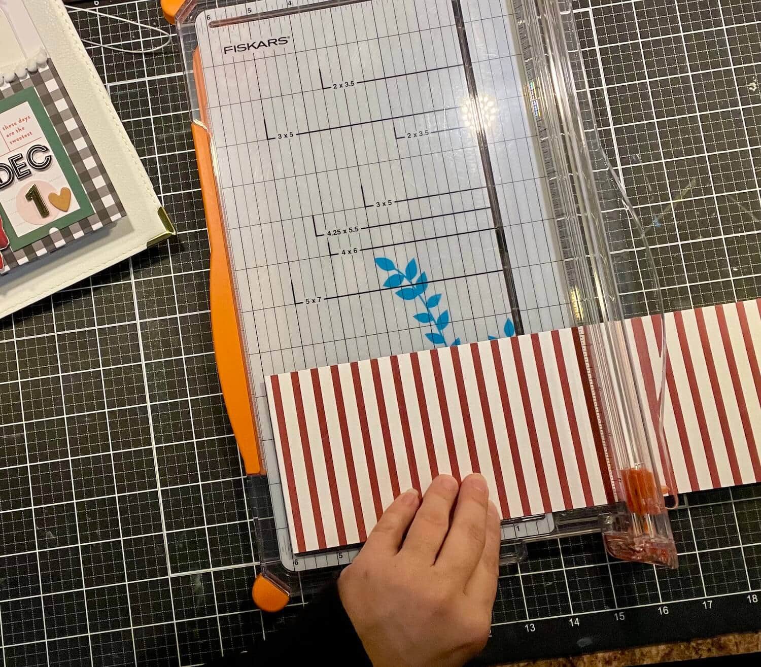 How to Make A Mini Accordion Fold Album - Scrapbooking Bee